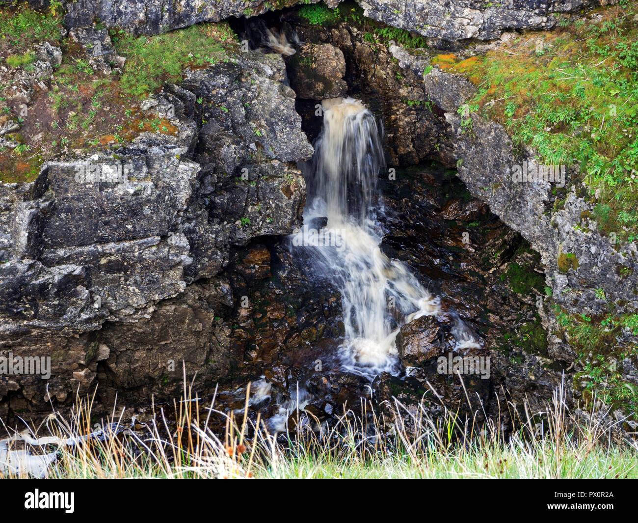 Hull pot yorkshire dales hi-res stock photography and images - Alamy