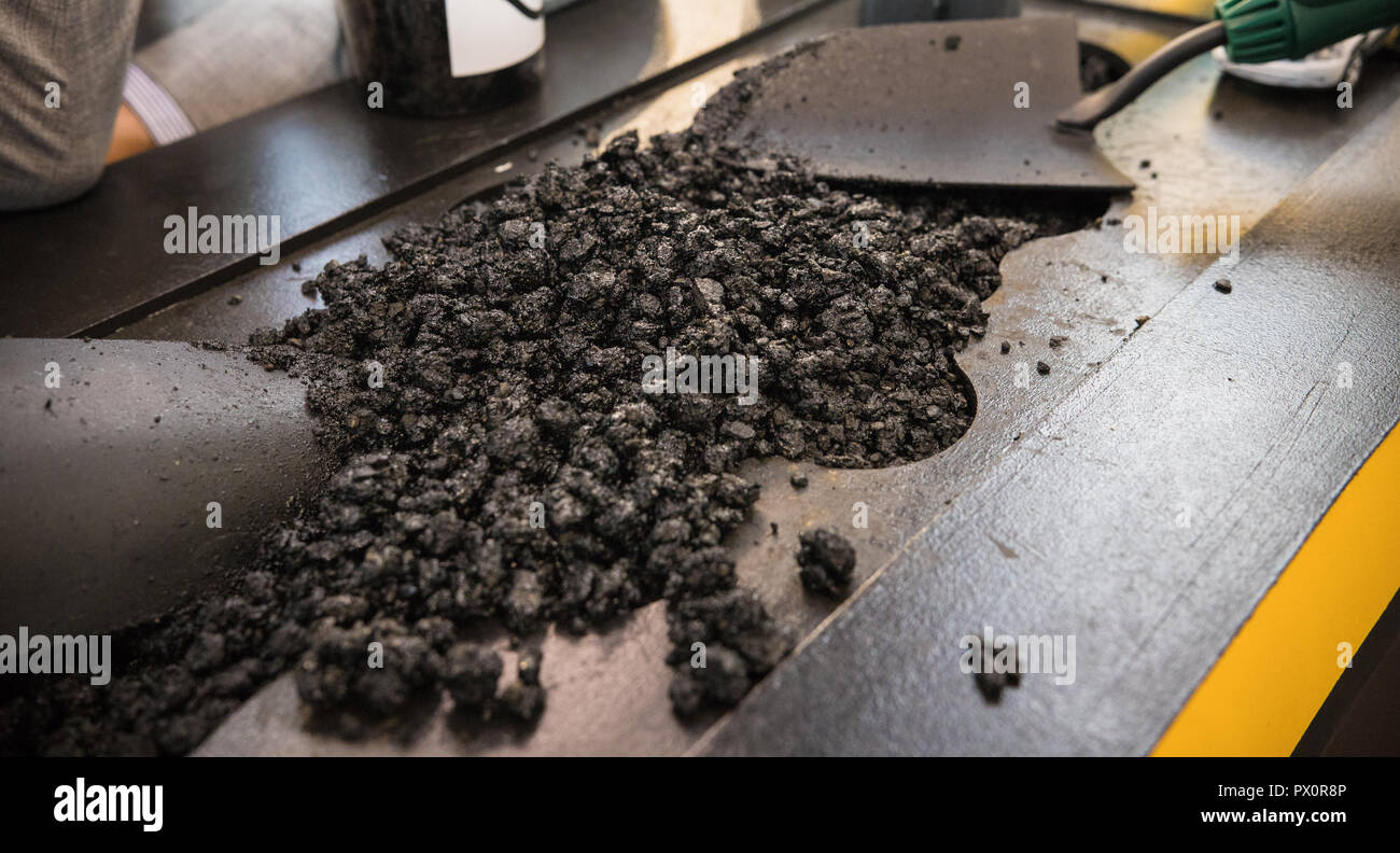 Train coal shovel hi-res stock photography and images - Alamy
