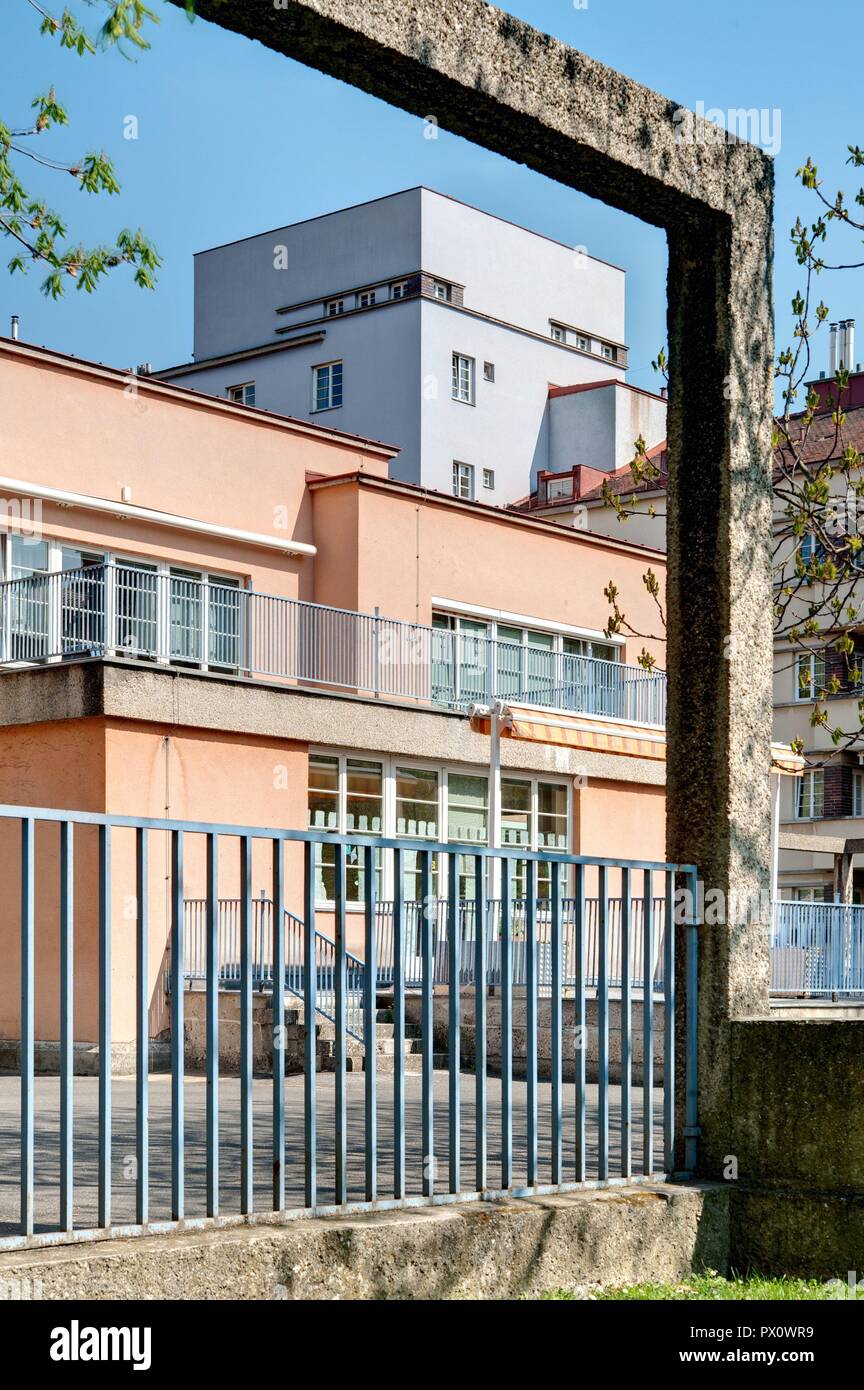 Karl marx building vienna hi-res stock photography and images - Alamy