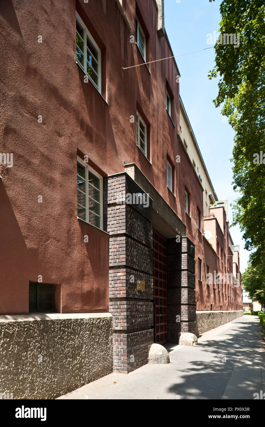 Hof eingang hi-res stock photography and images - Alamy