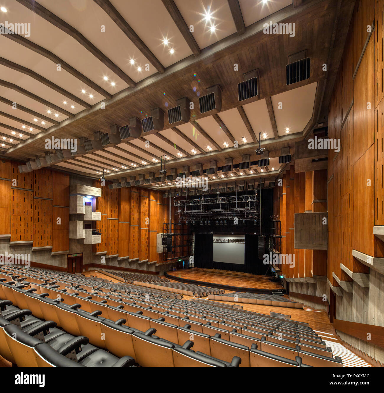 Southbank centre square hi-res stock photography and images - Alamy