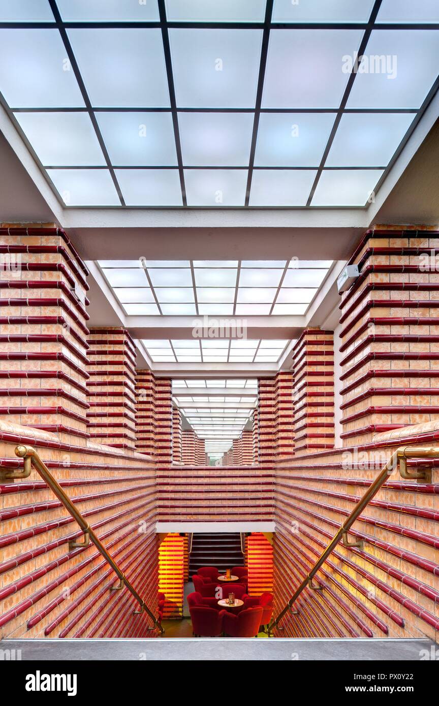 Red vienna rabenhof hi-res stock photography and images - Alamy