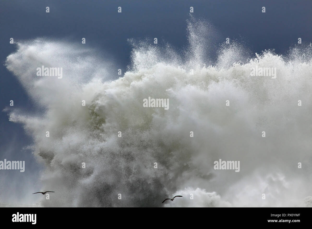 Dramatic water splash hi-res stock photography and images - Alamy