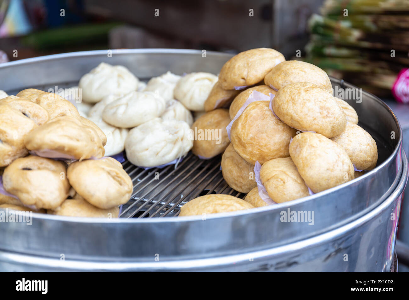 Group people in dim hi-res stock photography and images - Alamy