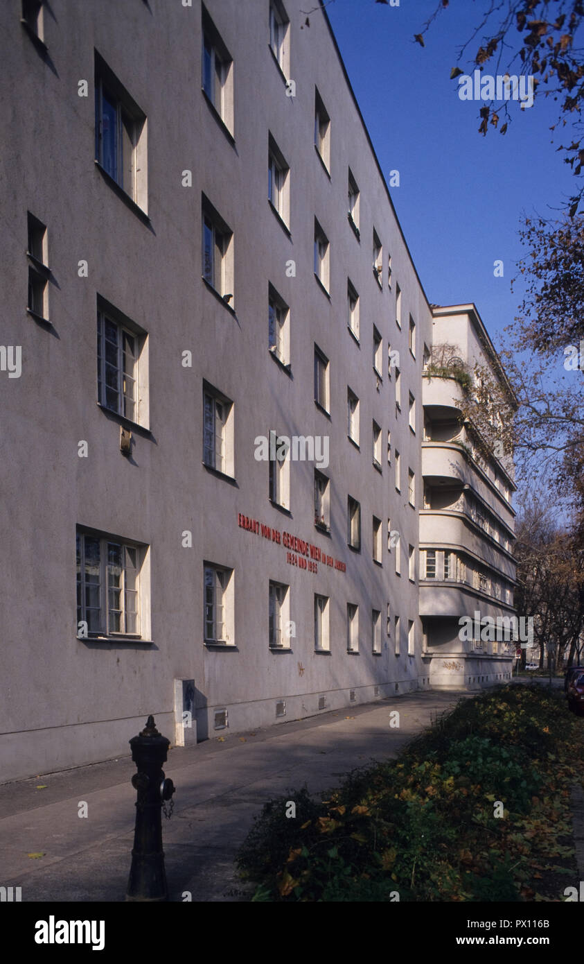 Wien, Gemeindebau des 'Roten Wien' - Vienna, Council Tenement Block ...
