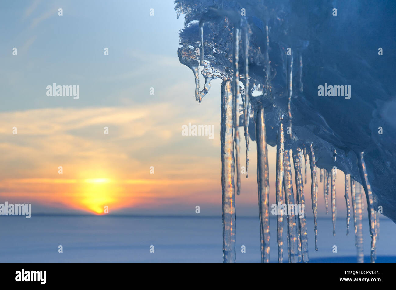 Icy setting hi-res stock photography and images - Alamy