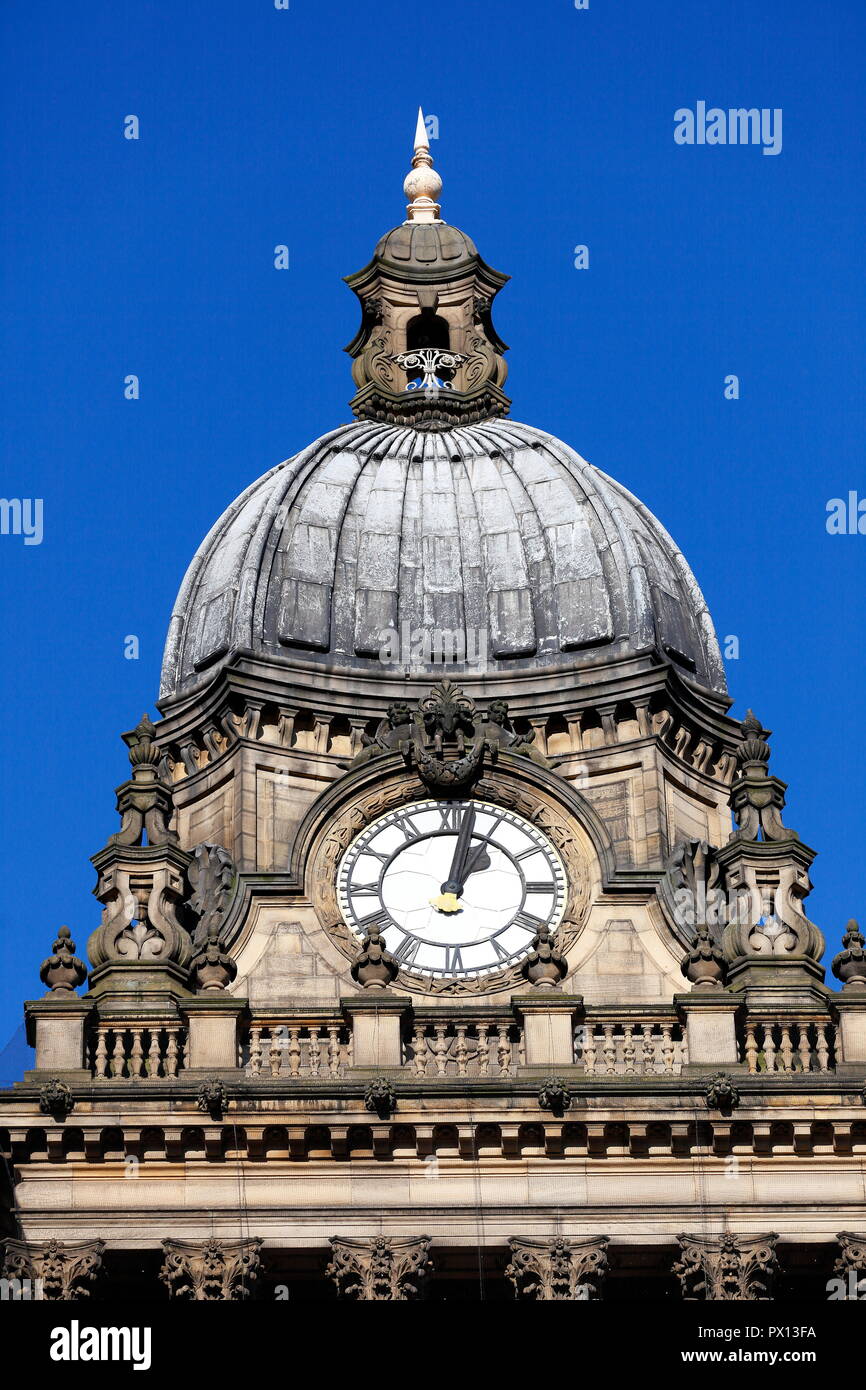 Leeds Town Hall Clock Stock Photo - Alamy