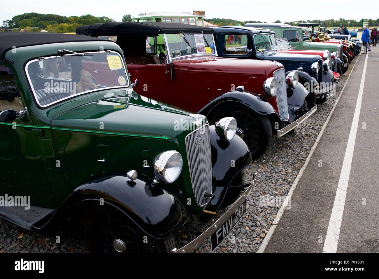 Row of classic cars hi-res stock photography and images - Alamy