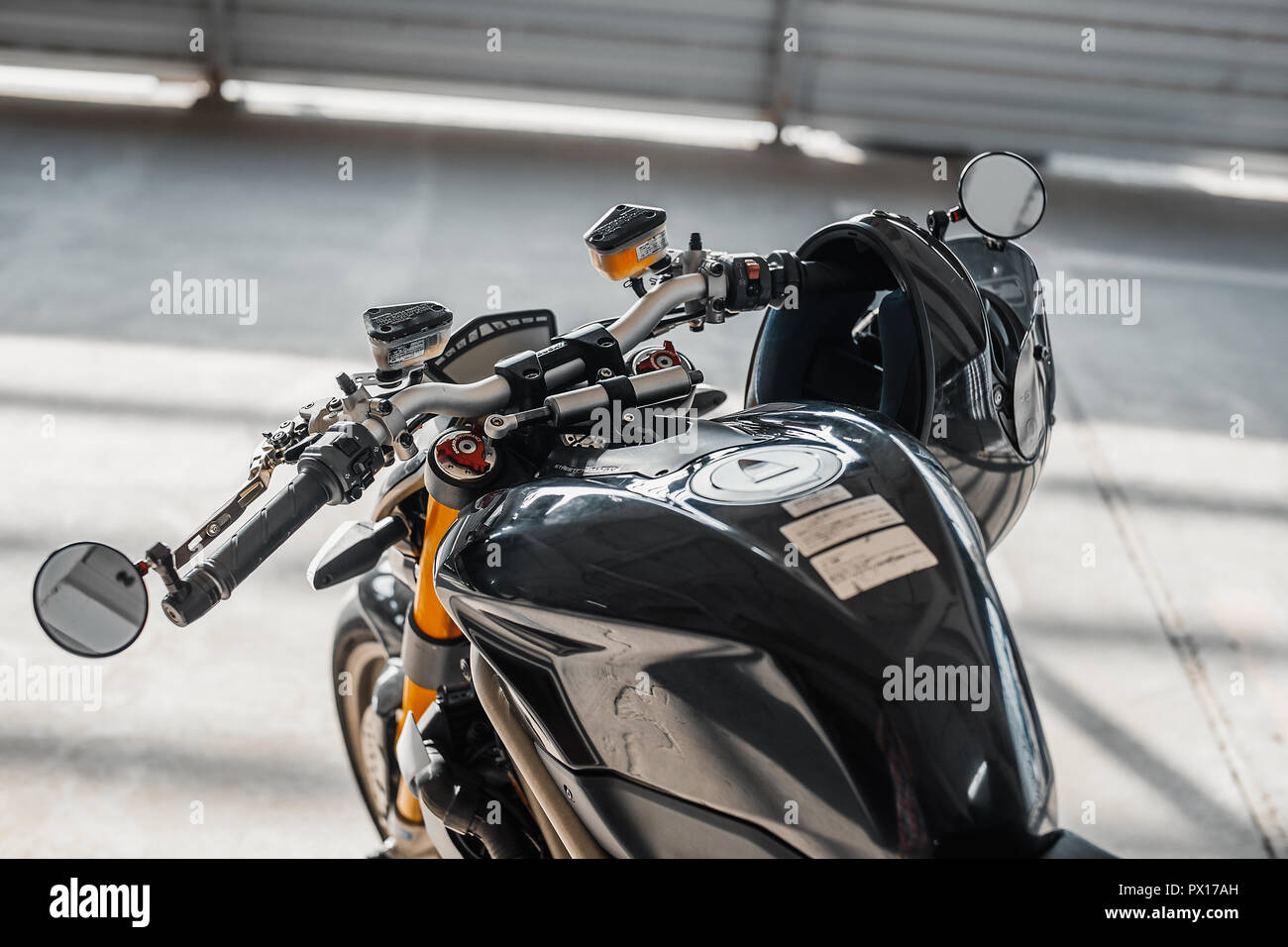 Motorcycle handlebars hi-res stock photography and images - Alamy