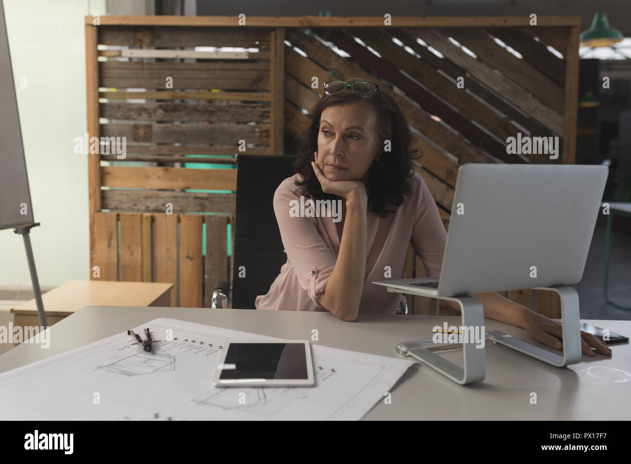 Female executive sitting hi-res stock photography and images - Alamy