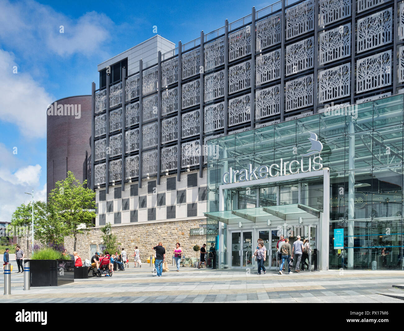 Shopping mall exterior hi-res stock photography and images - Alamy