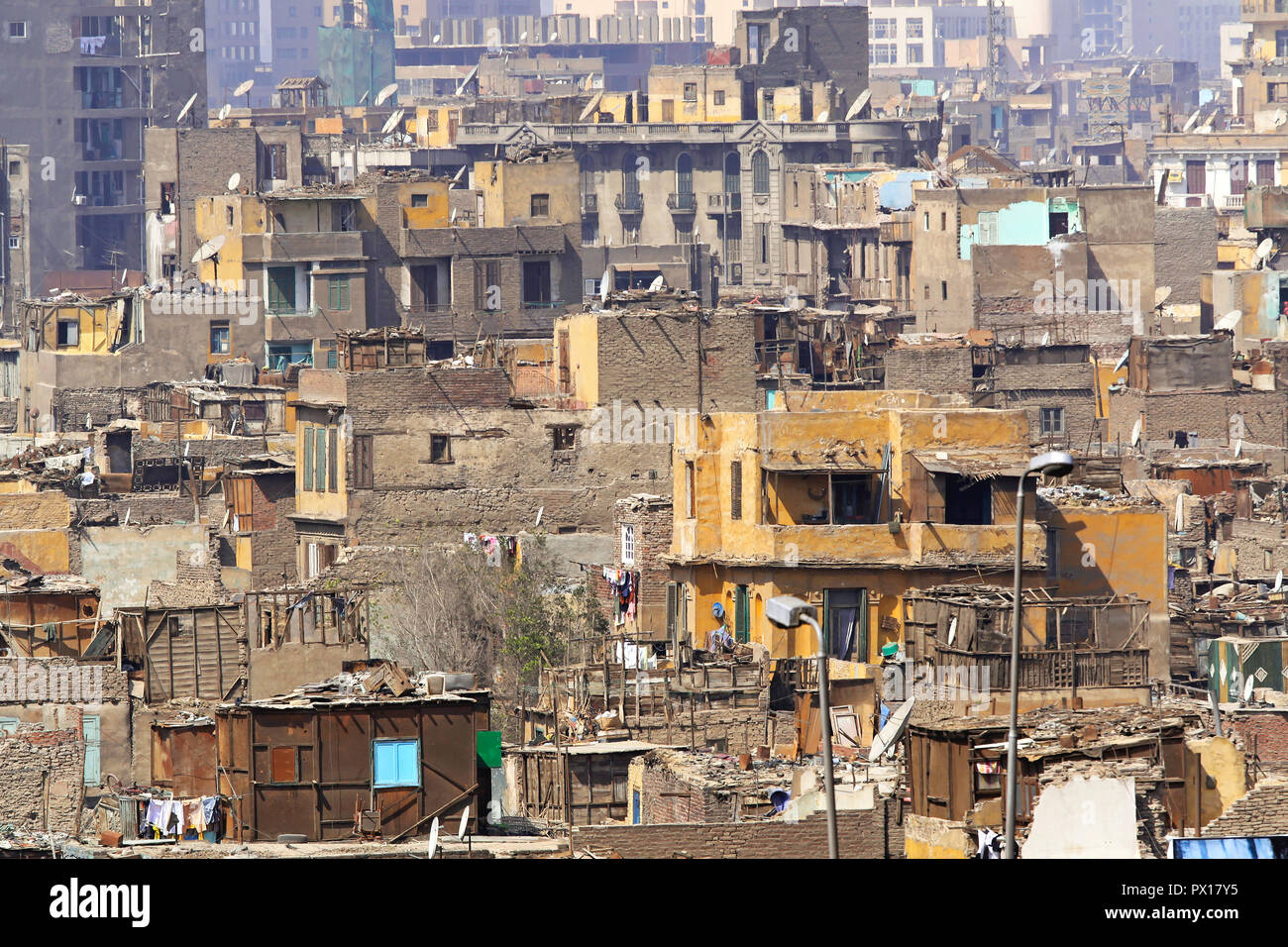 Slum houses hi-res stock photography and images - Alamy