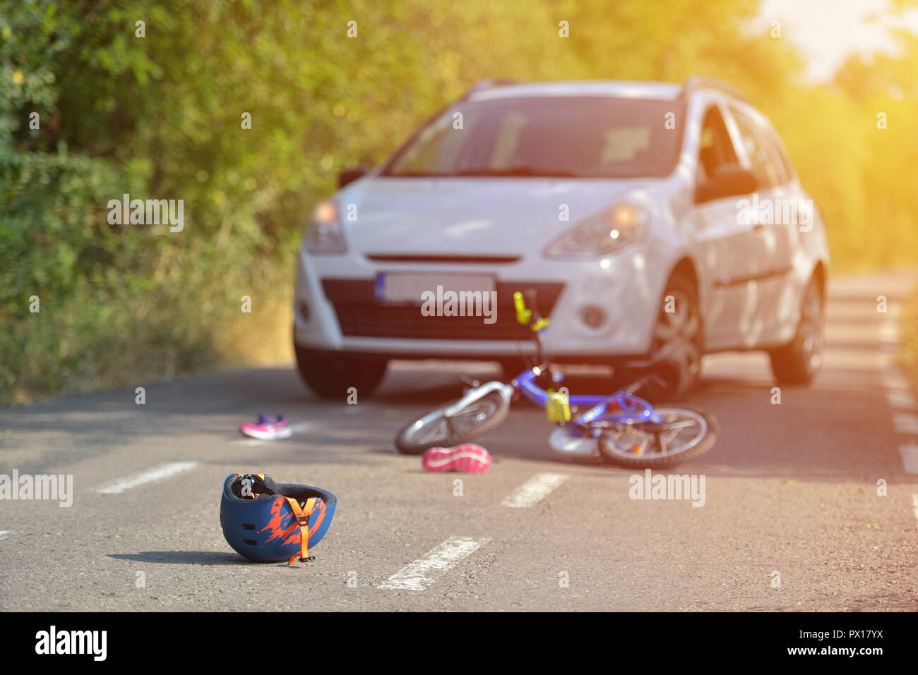 Cyclist crash helmet hi-res stock photography and images - Alamy