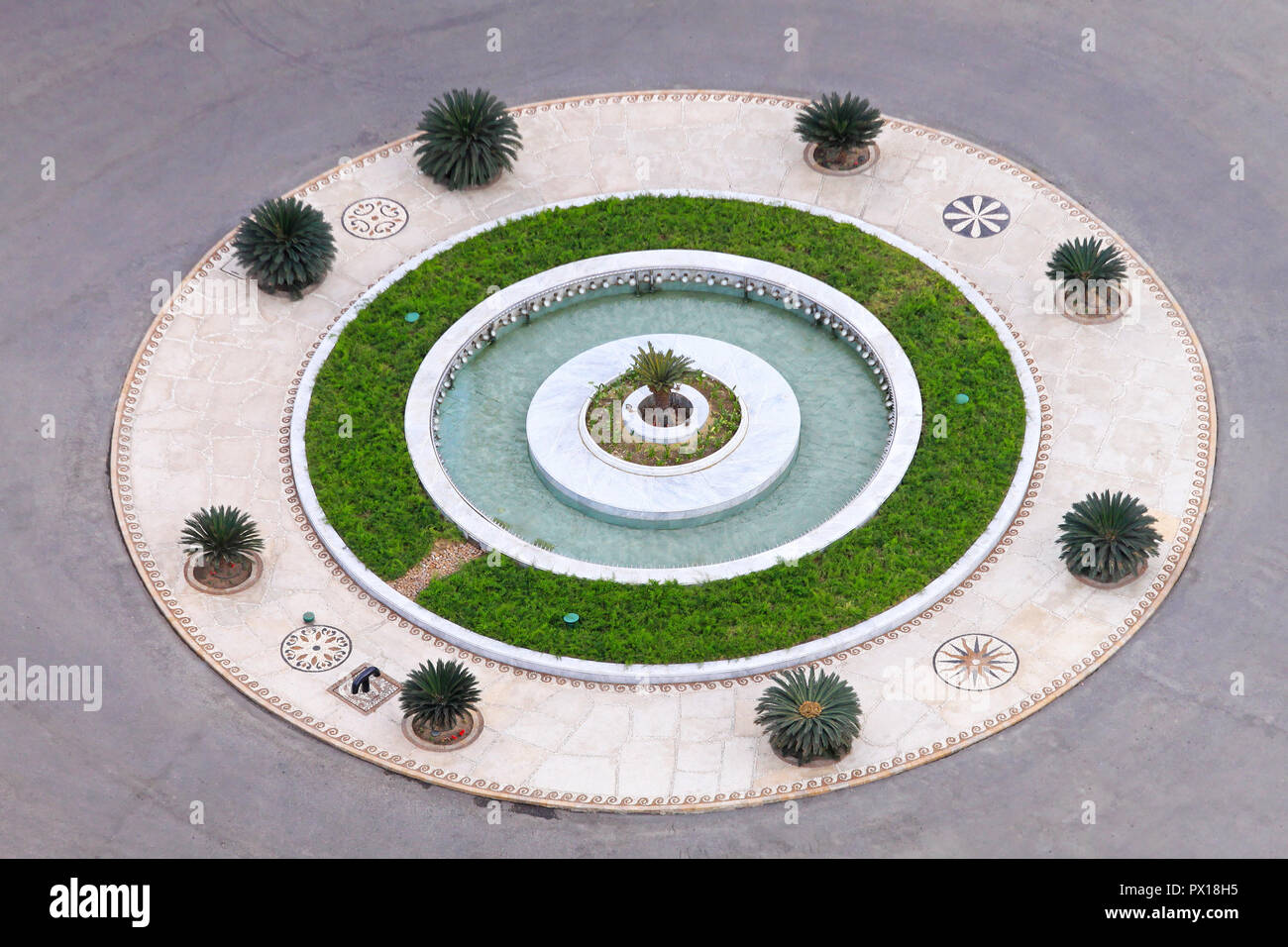 Roundabout circle with fountain and small garden Stock Photo - Alamy
