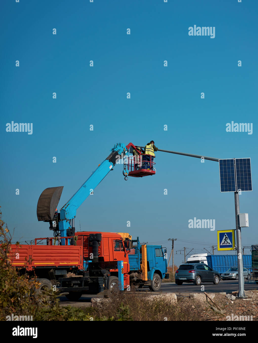 Aerial work platforms hi-res stock photography and images - Alamy