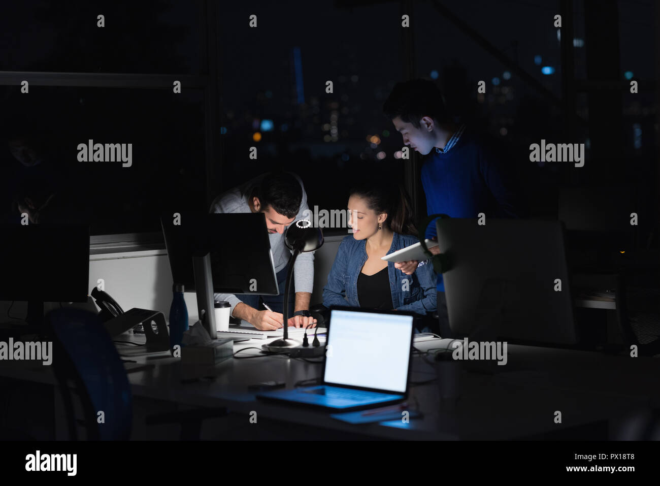 Business people working laptop hi-res stock photography and images - Alamy