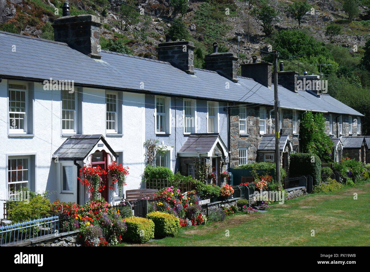 Welsh terraced cottages hi-res stock photography and images - Alamy