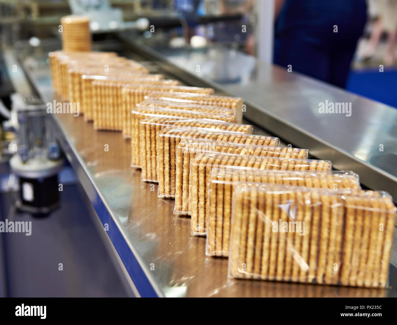Food packing factory hi-res stock photography and images - Alamy