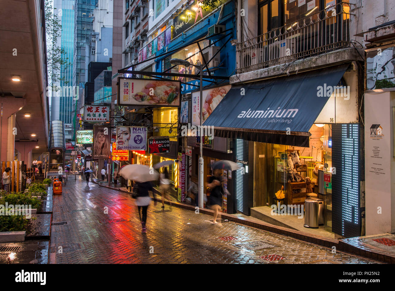 Hong kong street scenes hi-res stock photography and images - Alamy