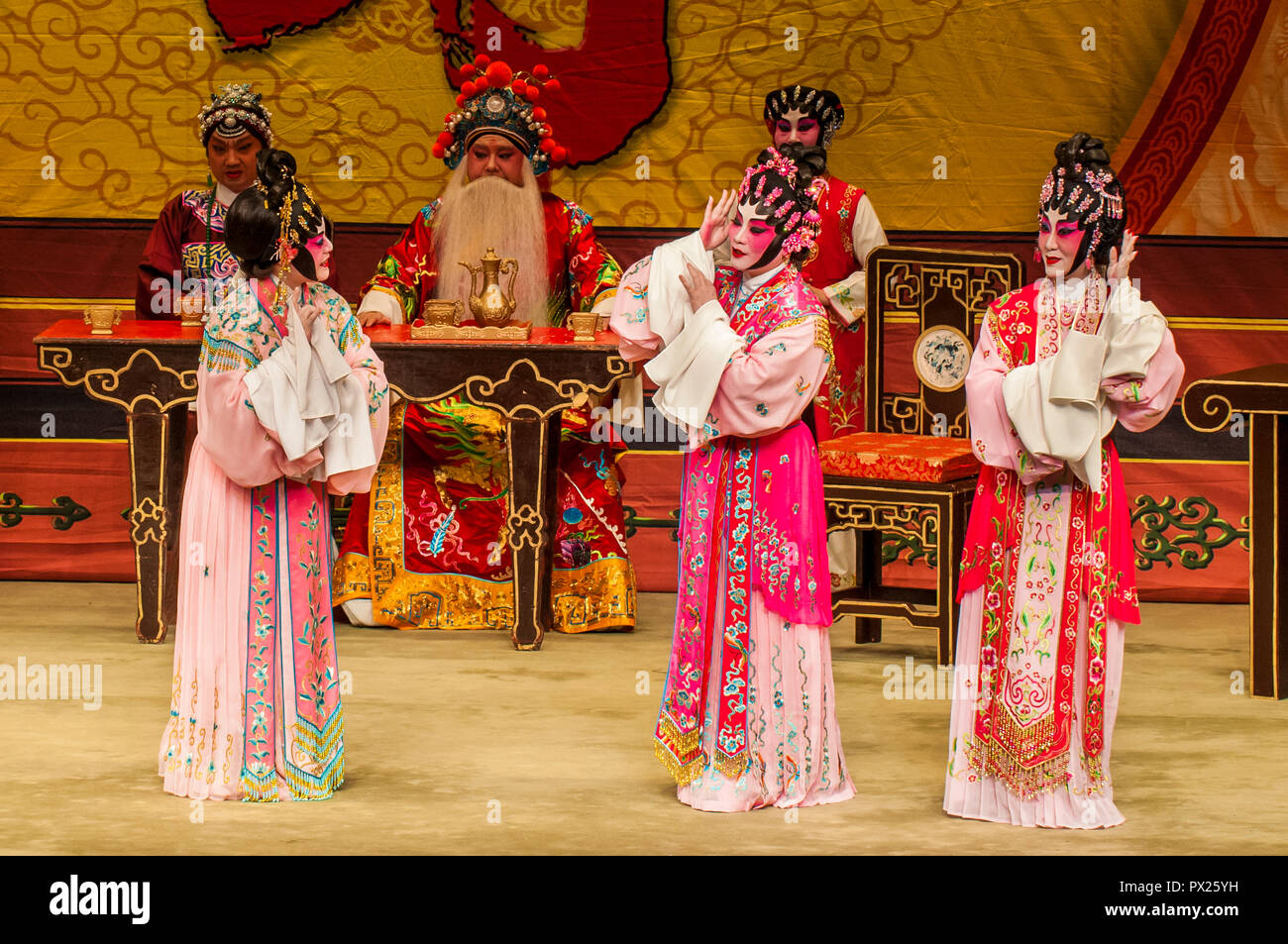 Chinese Opera performers, Ko Shan Theatre, Kowloon, Hong Kong, China ...