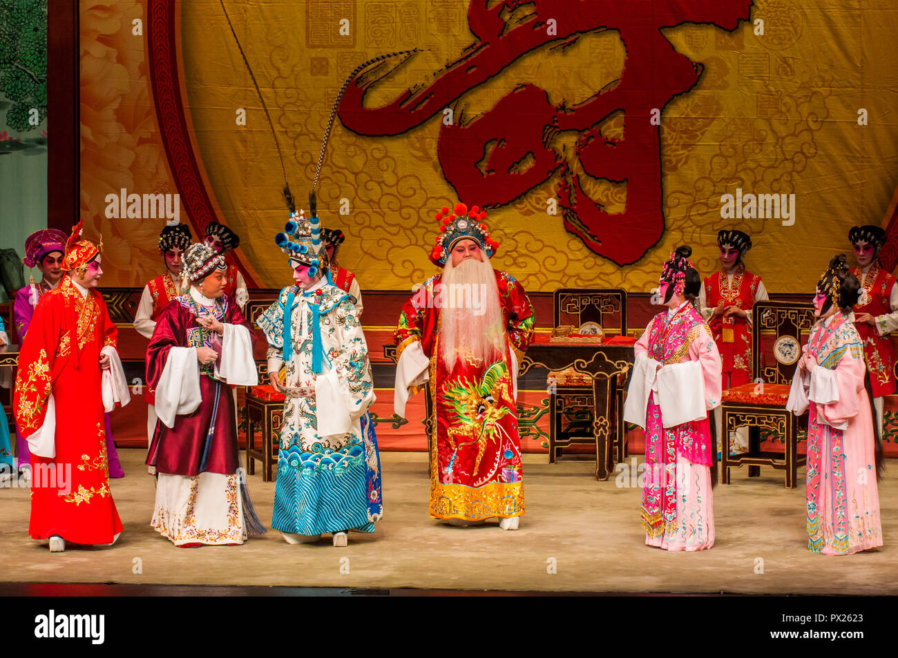 Chinese Opera performers, Ko Shan Theatre, Kowloon, Hong Kong, China ...