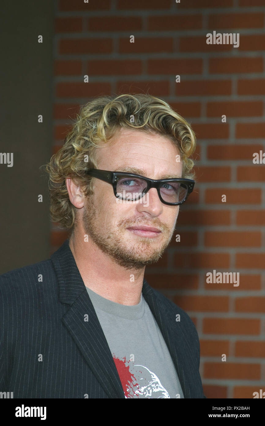 Simon Baker 06/20/05 LAND OF THE DEAD @ Mann National Theatre, Westwood ...