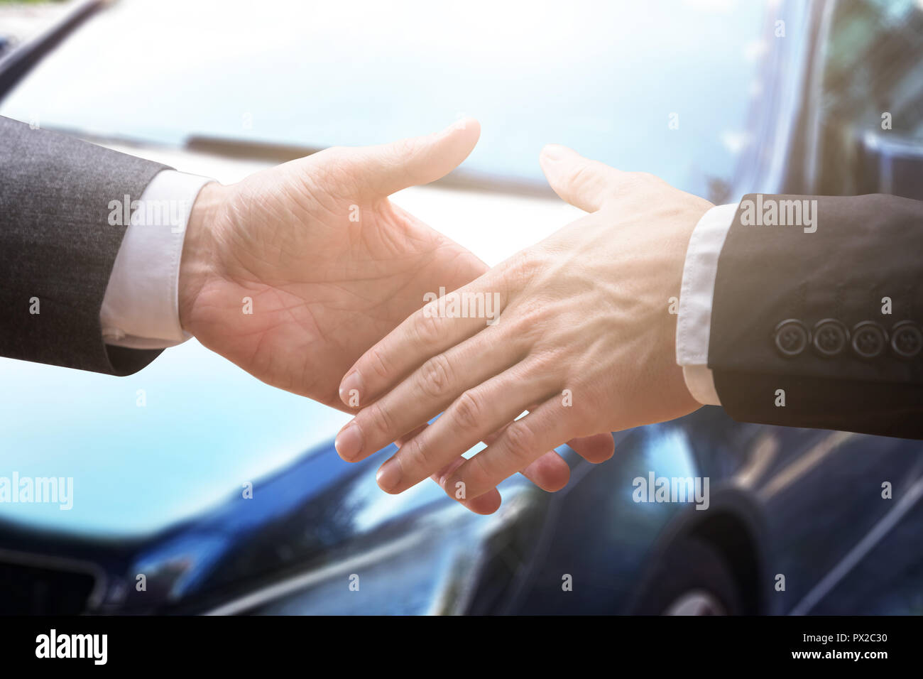 Two hands working together hi-res stock photography and images - Alamy