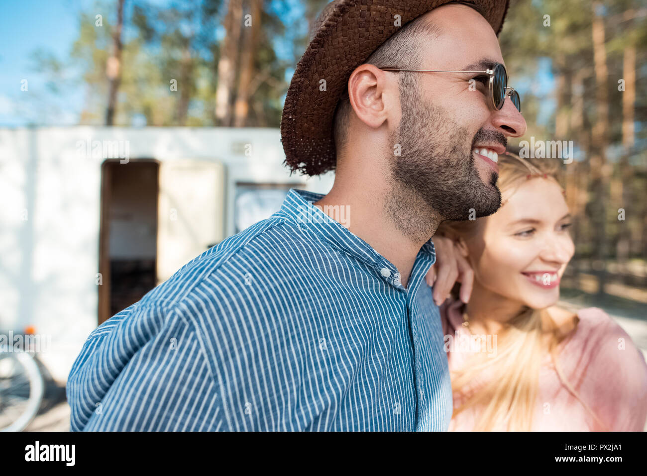 Hippie couple hi-res stock photography and images - Alamy
