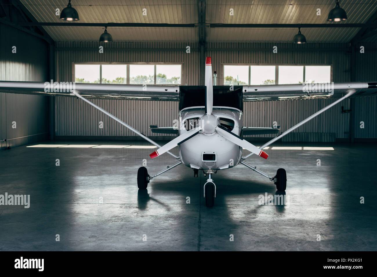 Airplane standing hi-res stock photography and images - Alamy