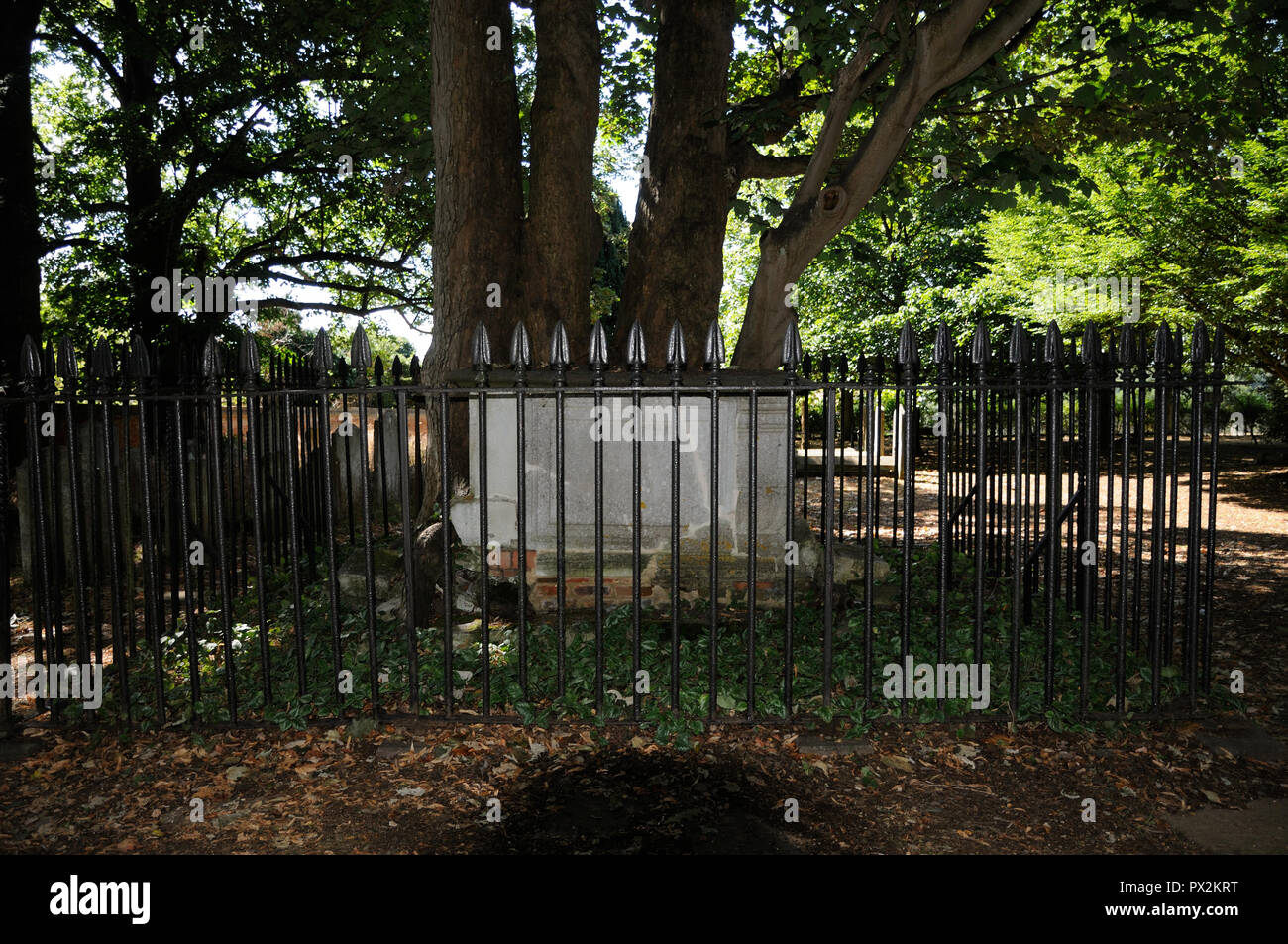 Grave in churchyard of St Peters Church, Tewin, Hertfordshire,People ...