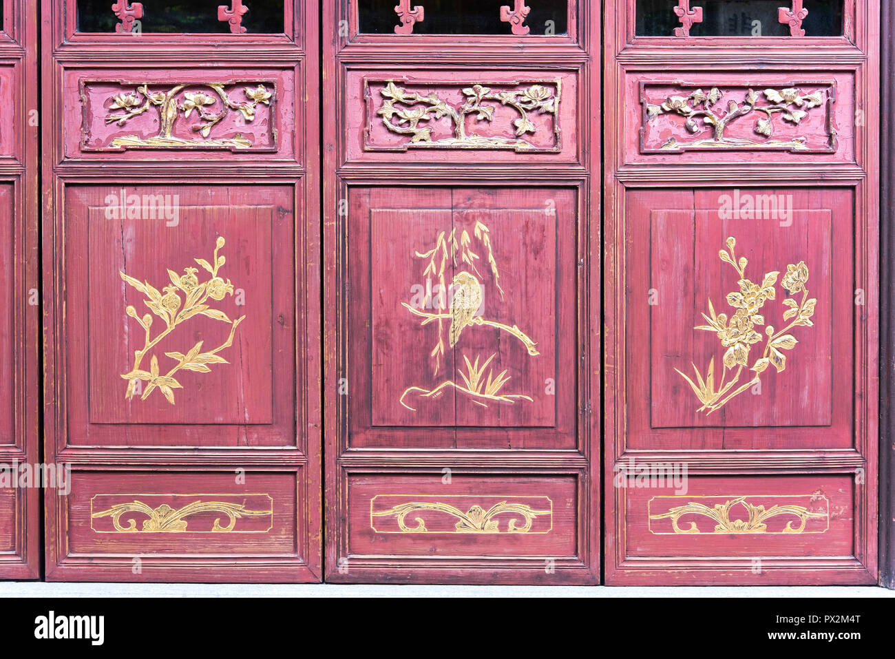 Wooden door panels at the Kaifu Temple, Changsha, China Stock Photo - Alamy