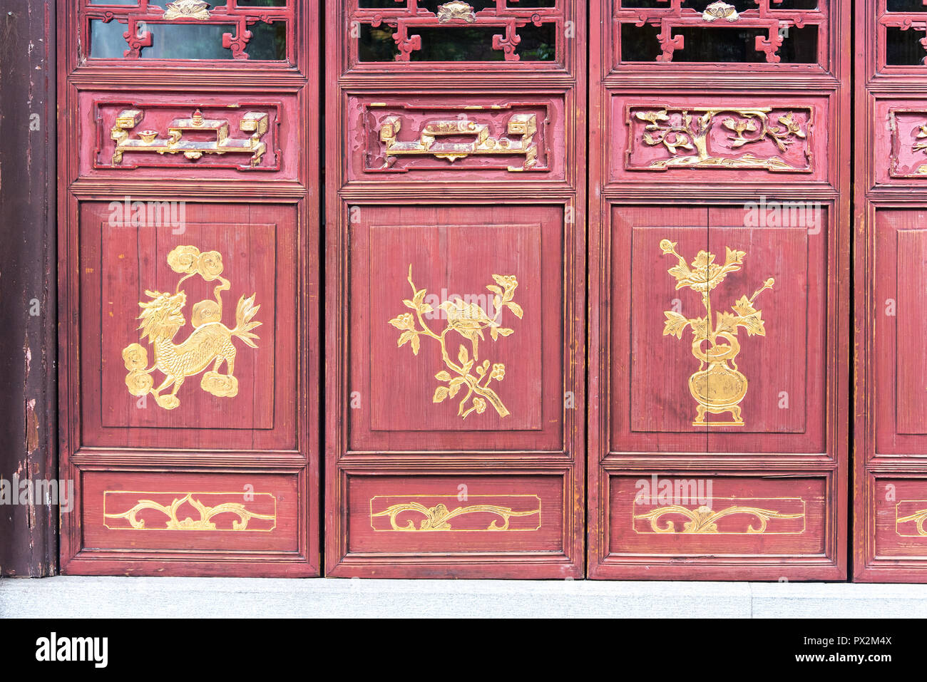 Wooden door panels at the Kaifu Temple, Changsha, China Stock Photo - Alamy