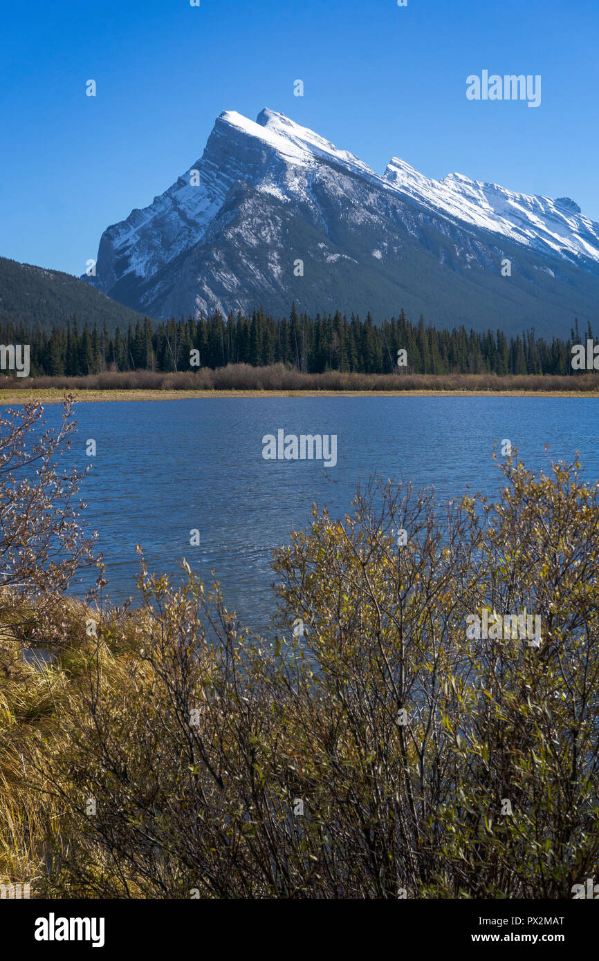 Rundle mountain range hi-res stock photography and images - Alamy