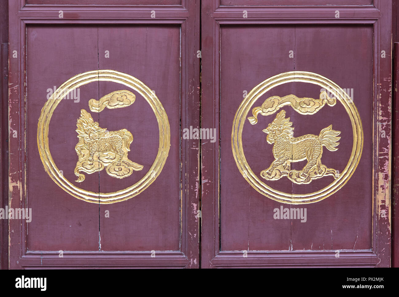 Wooden door panels at the Kaifu Temple, Changsha, China Stock Photo - Alamy