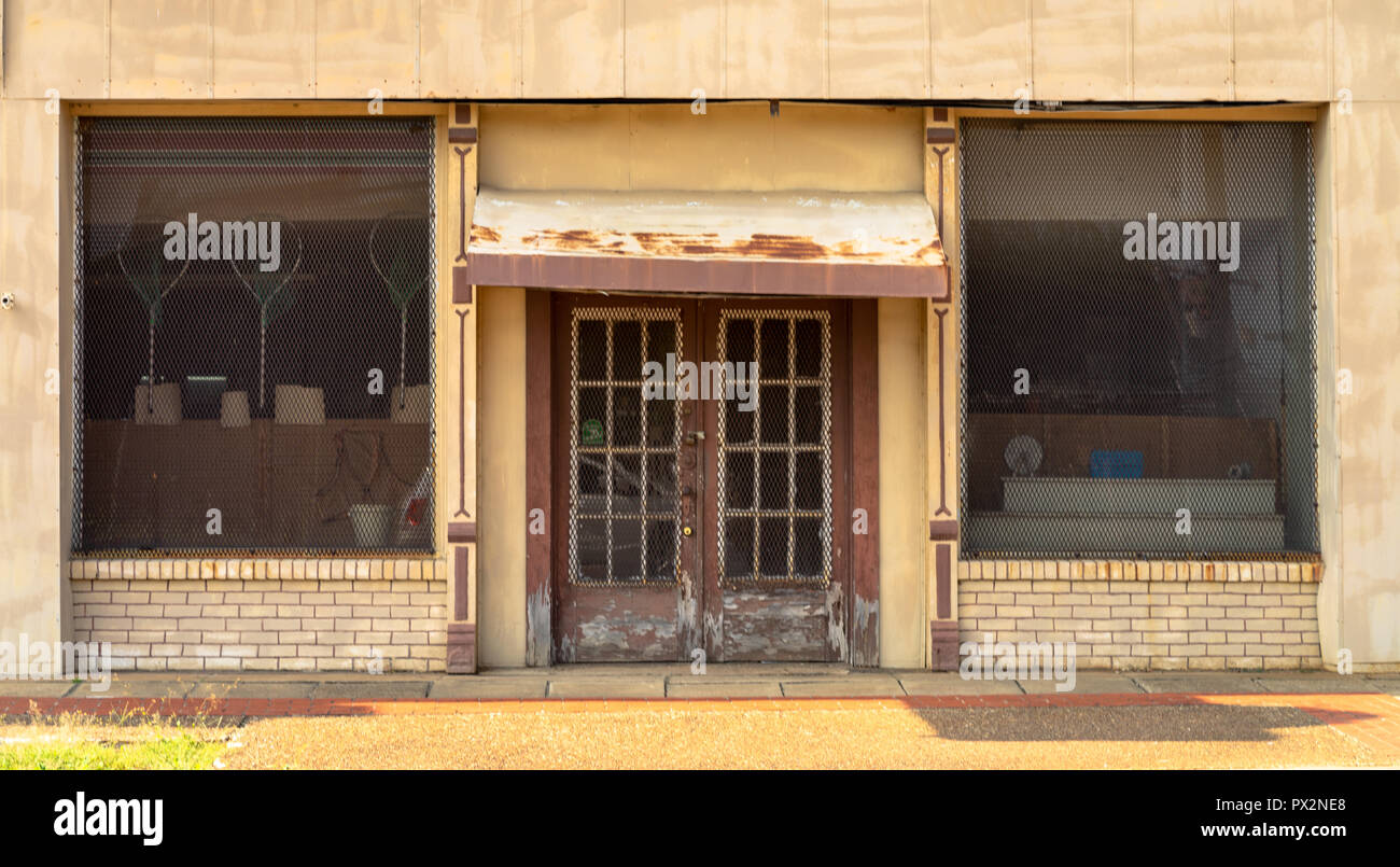 Shop front glass doors hi-res stock photography and images - Alamy