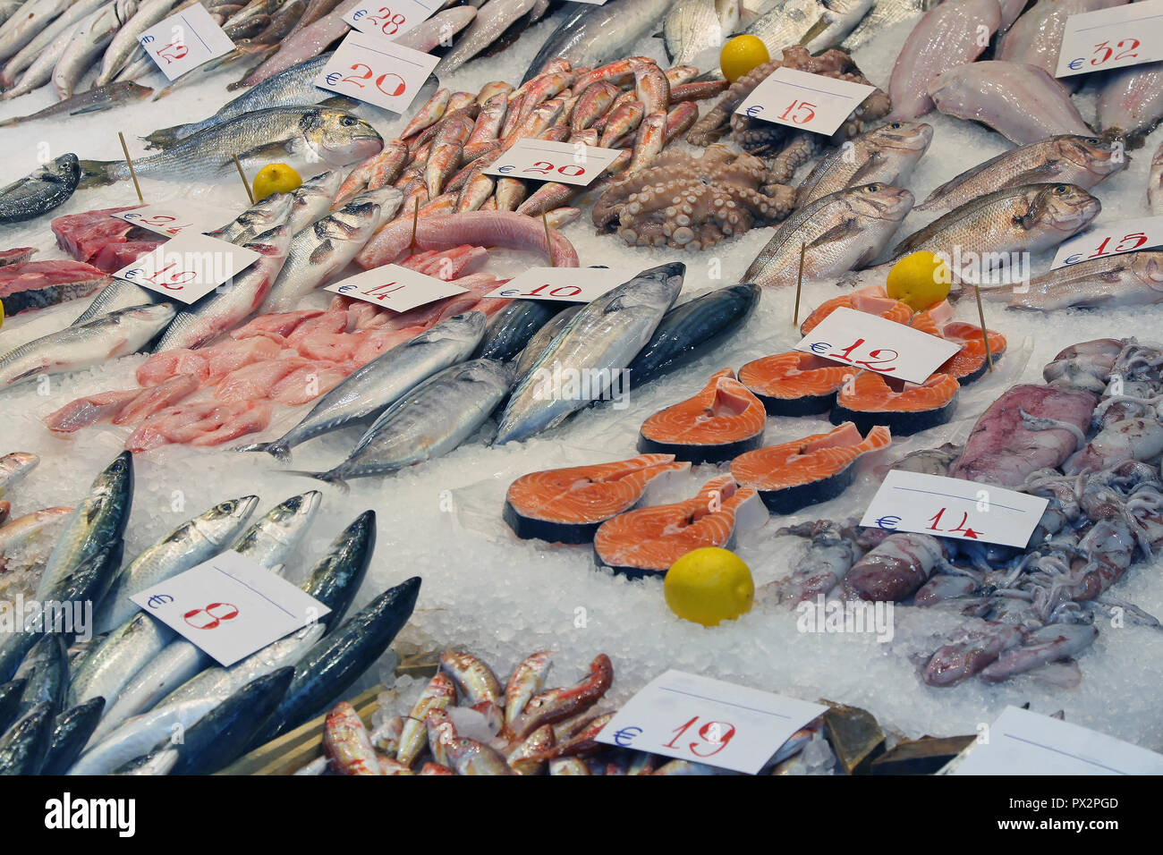 Selection fresh on ice fish hi-res stock photography and images - Alamy