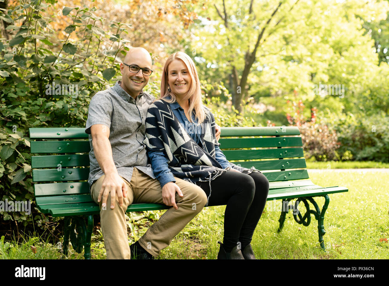 Young people park bench hi-res stock photography and images - Alamy