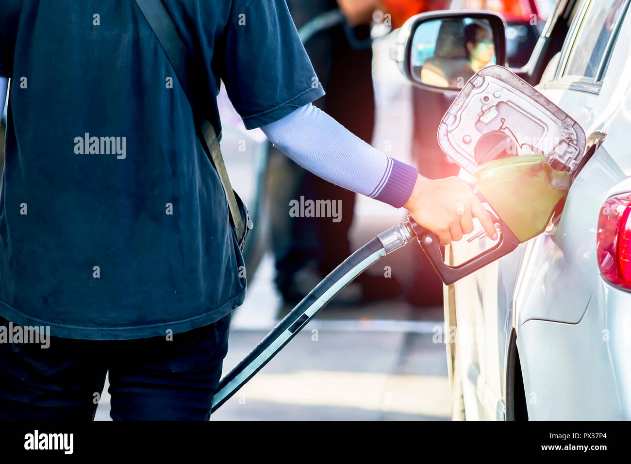 Fuel economy is a gradual economic boom, Oil is a very important energy ...