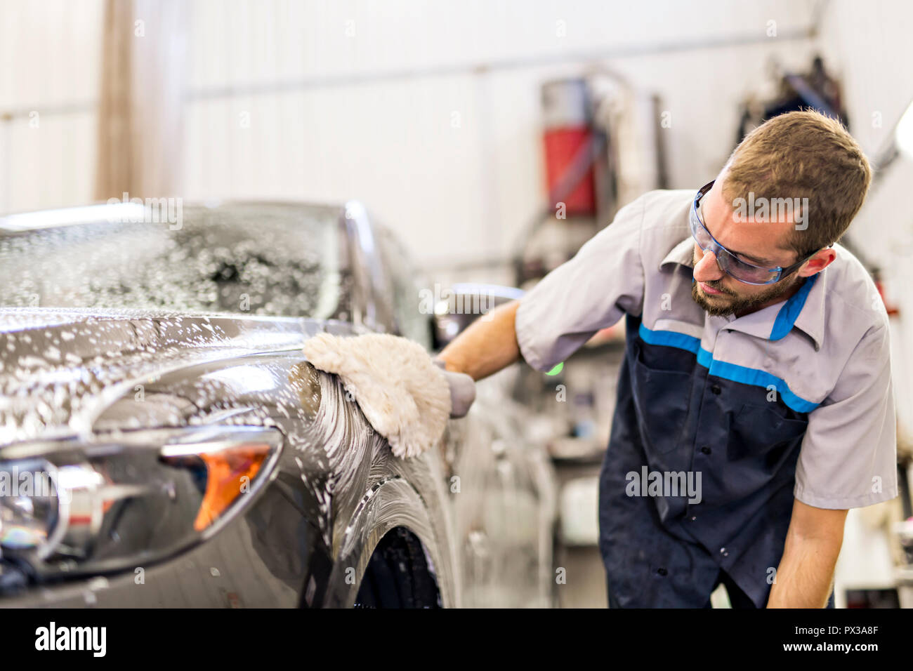 Hand car wash hi-res stock photography and images - Alamy