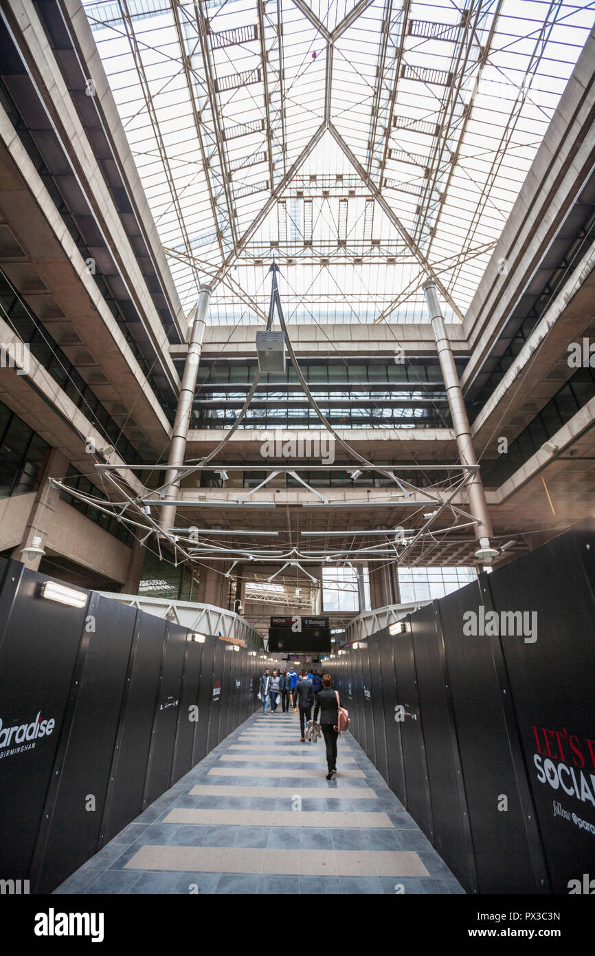 Brutalist library interior hi-res stock photography and images - Alamy