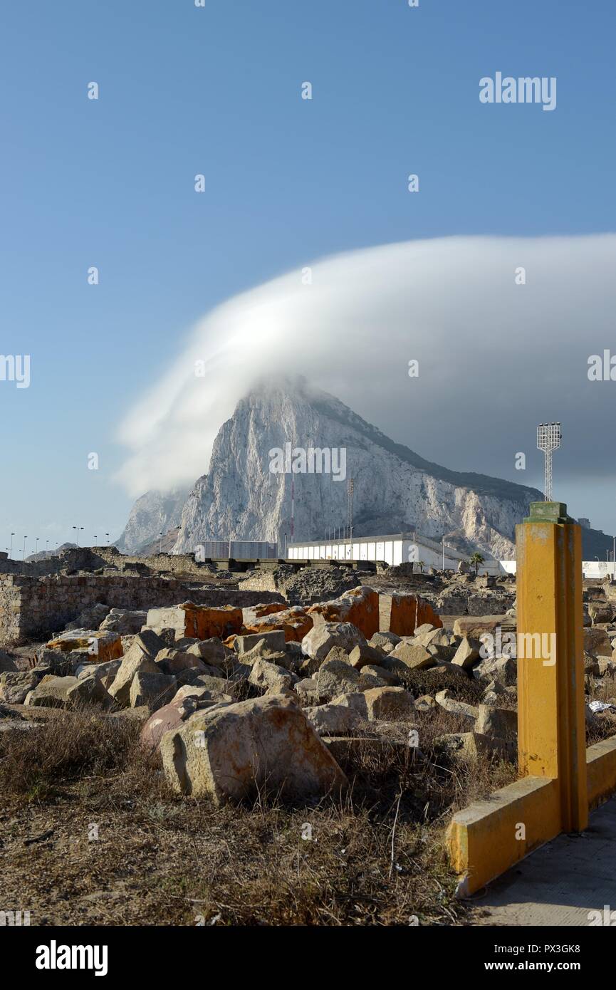 La Linea, Spain. 29th Sep, 2018. Bicycle rider at the beach, Spain ...