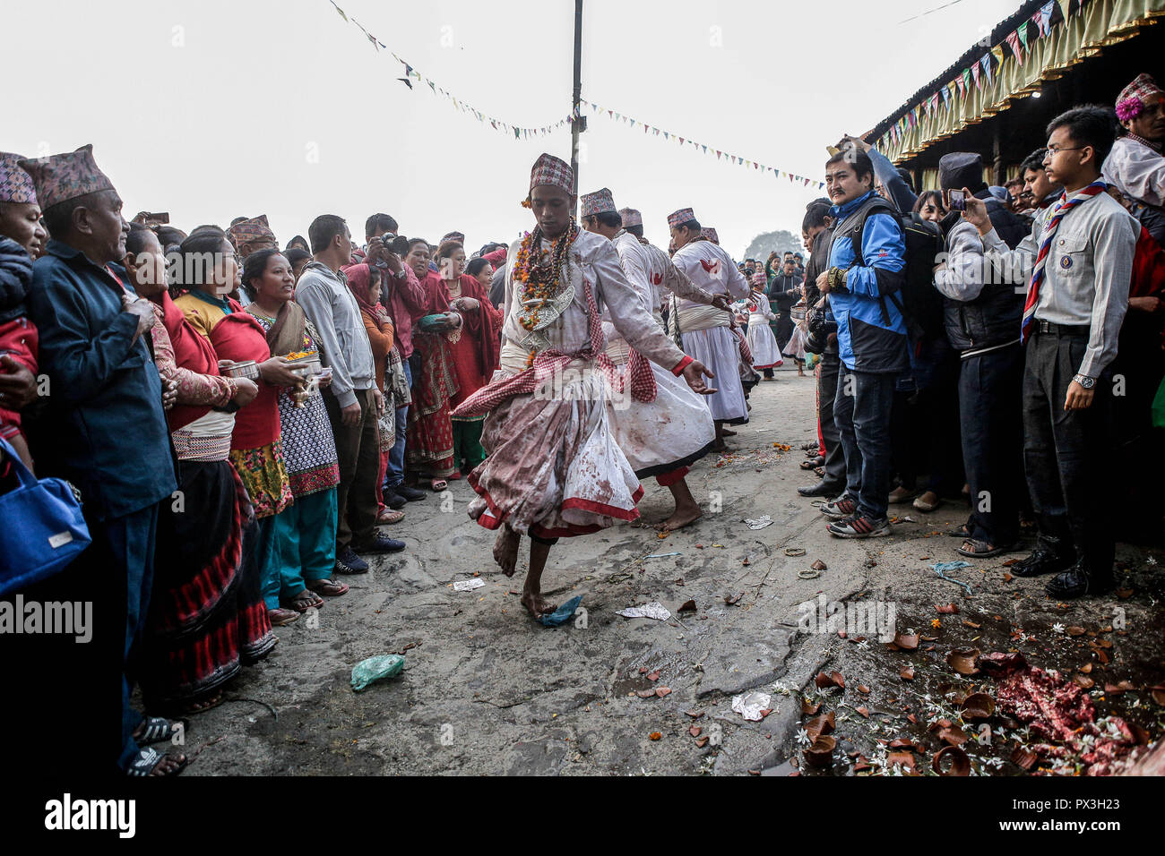 Bhaktapur, Nepal. 19th Oct, 2018. Hindu Priests perform a ritual dance ...