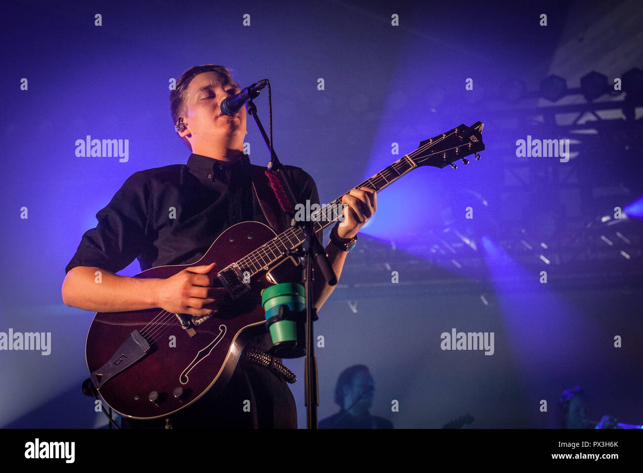 George Ezra 2018 High Resolution Stock Photography and Images - Alamy