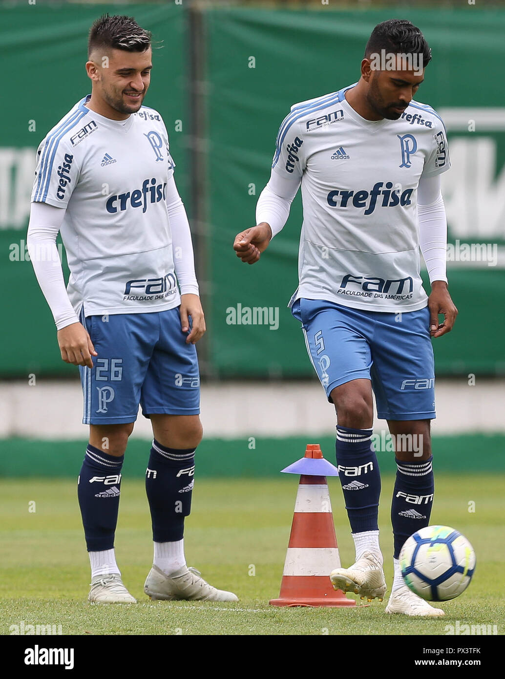 SÃO PAULO, SP - 19.10.2018: TREINO DO PALMEIRAS - The players Victor Luis and Thiago Santos (D ...