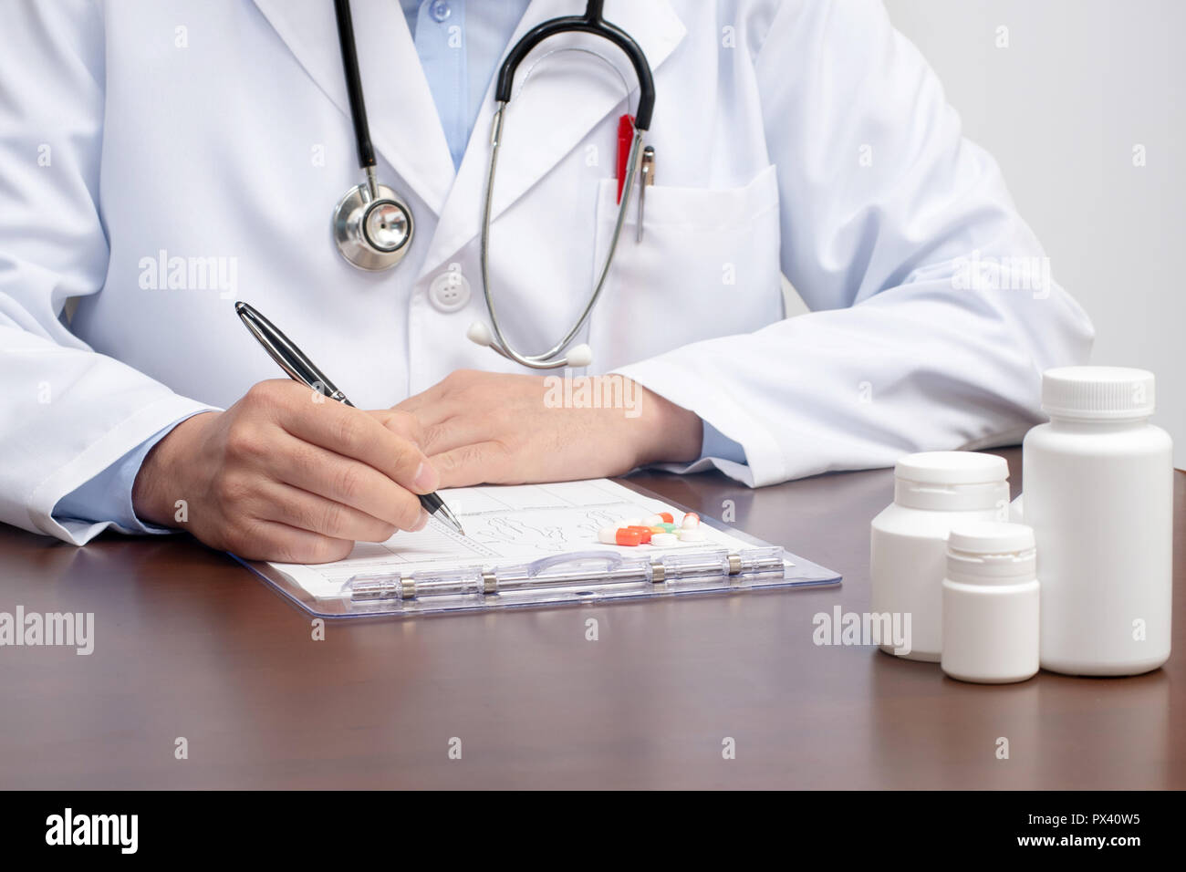 Doctor writing chart report hi-res stock photography and images - Alamy
