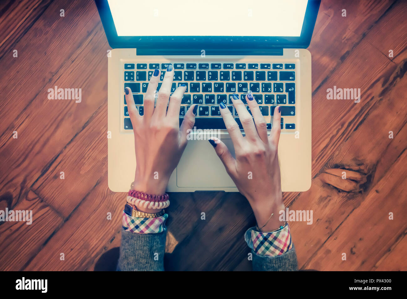 Hand fingers computer pc hi-res stock photography and images - Alamy
