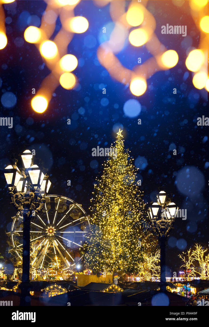 Old beautiful street christmas hi-res stock photography and images - Alamy