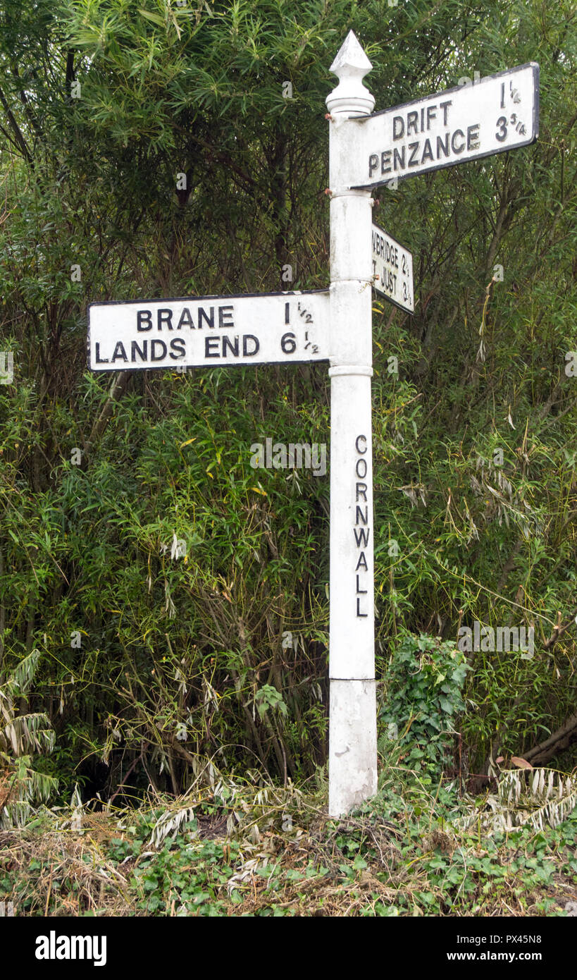 Cornwall road sign hi-res stock photography and images - Alamy