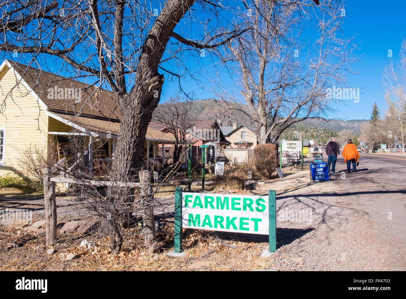 Farmers market sign hi-res stock photography and images - Alamy