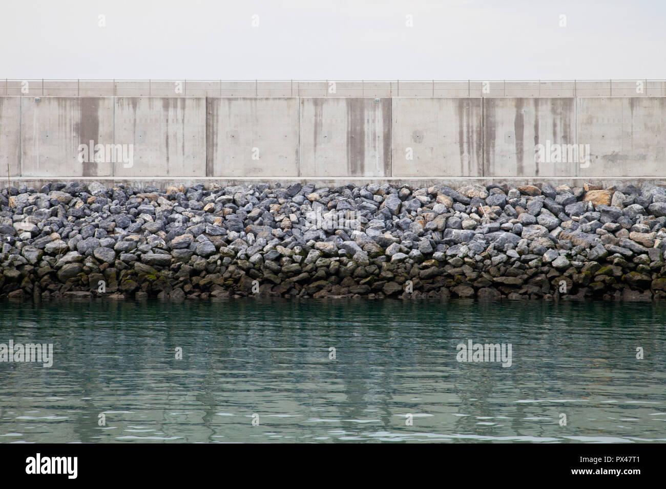 Containment wall hi-res stock photography and images - Alamy